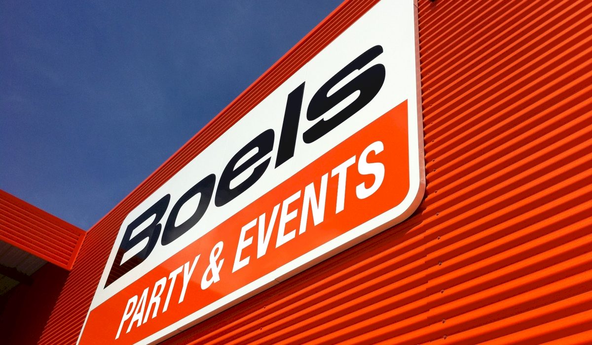 Boels opent grootste vestiging voor catering & event equipment